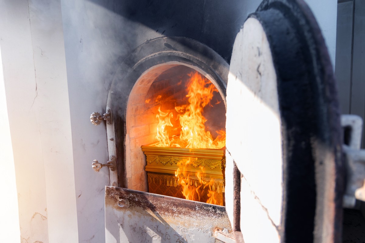 Direct Cremation vs. Traditional Funerals in Tarpon Springs Florida